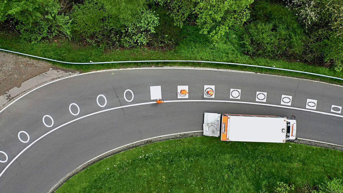 Markierungen für Motorradfahrer: Einfach, effektiv und günstig | AUTO ...