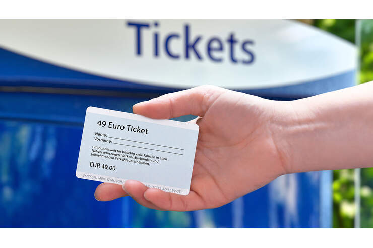 Für 49 Euro: Deutschlandticket für Regional- und Nahverkehr | AUTO ...