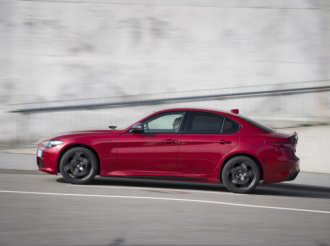 Alfa Romeo Giulia Veloce Ti gegen BMW 330i im Test - auto motor und sport