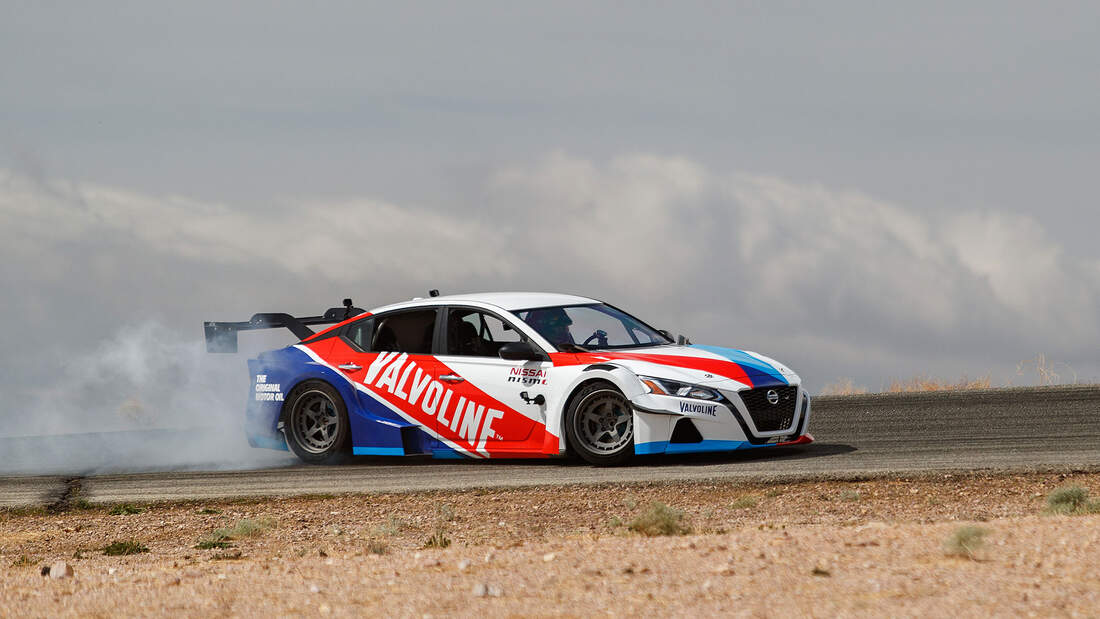 Altimaniac: Nissan Altima Driftcar von Chris Forsberg | AUTO MOTOR UND ...