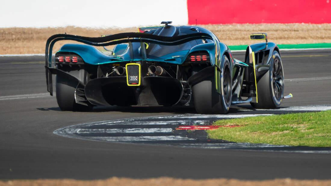 Im Aston Martin Valkyrie AMR Pro auf der Rennstrecke | AUTO MOTOR UND SPORT
