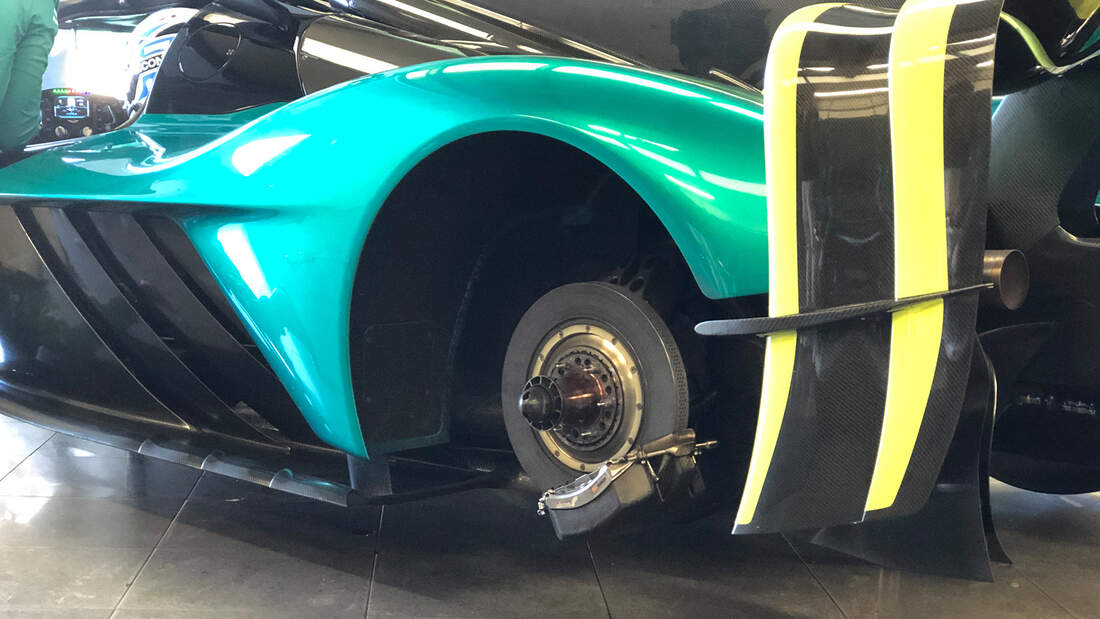 Im Aston Martin Valkyrie AMR Pro auf der Rennstrecke | AUTO MOTOR UND SPORT