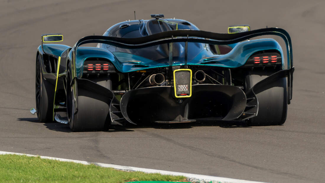 Im Aston Martin Valkyrie AMR Pro auf der Rennstrecke | AUTO MOTOR UND SPORT