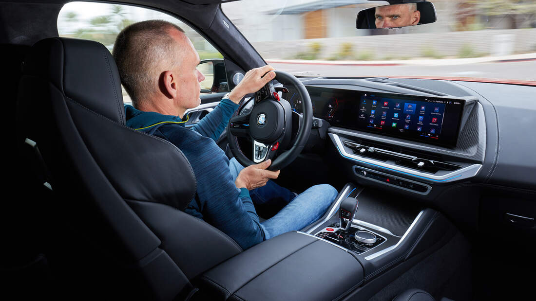 BMW XM: So fährt der Plug-in-SUV mit V8-Wumms | AUTO MOTOR UND SPORT