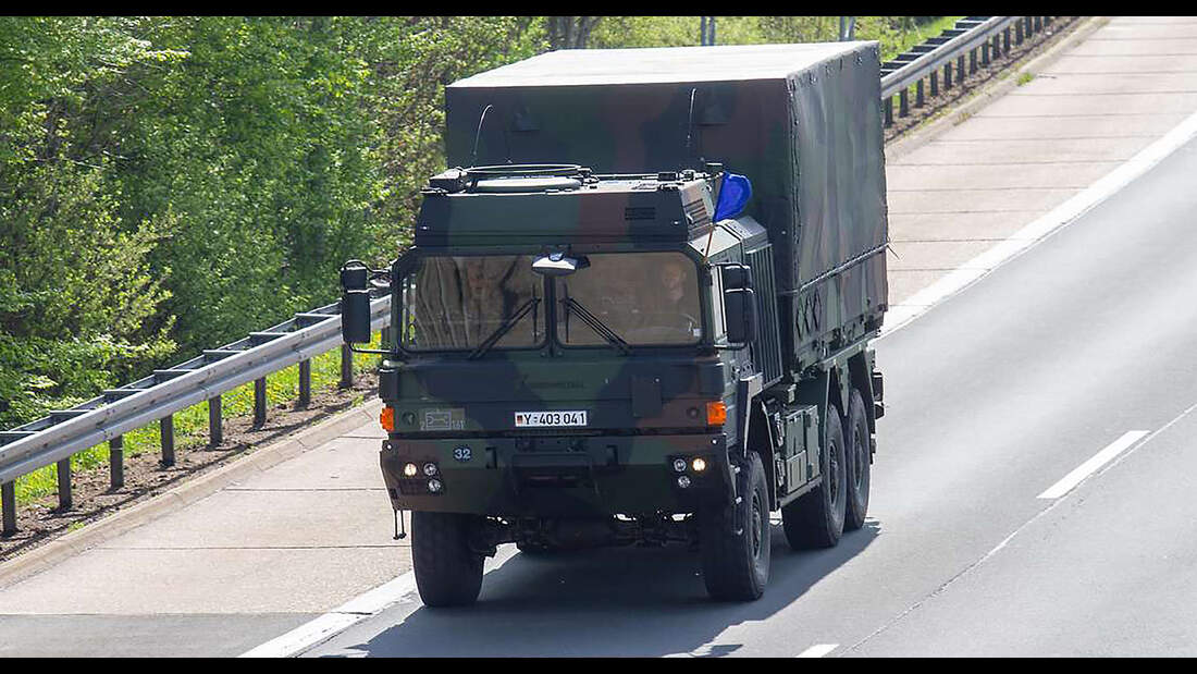 Bundeswehr-Nummernschilder: Warum steht da ein Y? | AUTO MOTOR UND SPORT