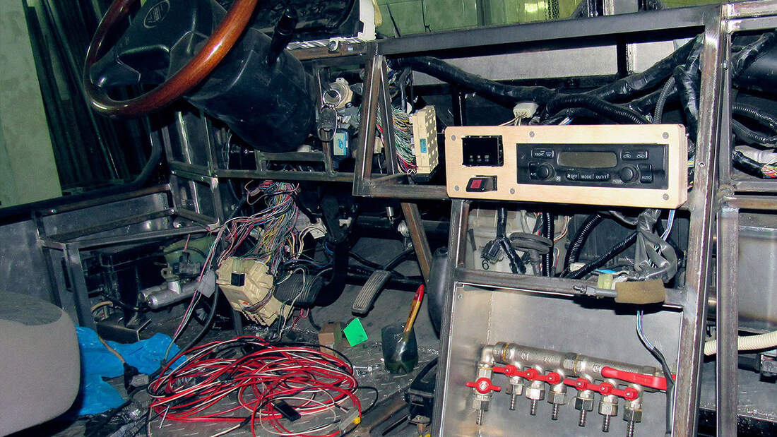 Burlak 6x6 Amphibienfahrzeug: Im Expeditionsbus zum Nordpol - auto ...