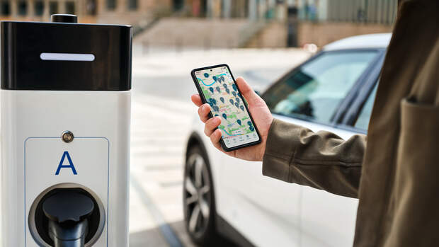 CHARGE NOW - Elektrisch verreisen: Tipps von Experten | AUTO MOTOR UND ...