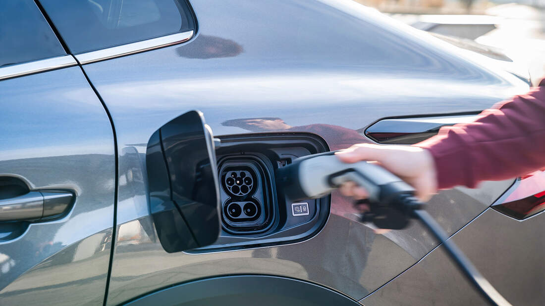 Citroën ë-C4 X: Elektro-Crossover im Fahrbericht | AUTO MOTOR UND SPORT