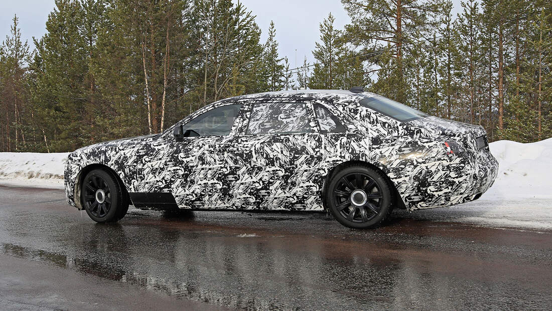 Neuer Rolls-Royce Ghost (EWB): Luxus-Liner mit mehr Radstand erwischt ...