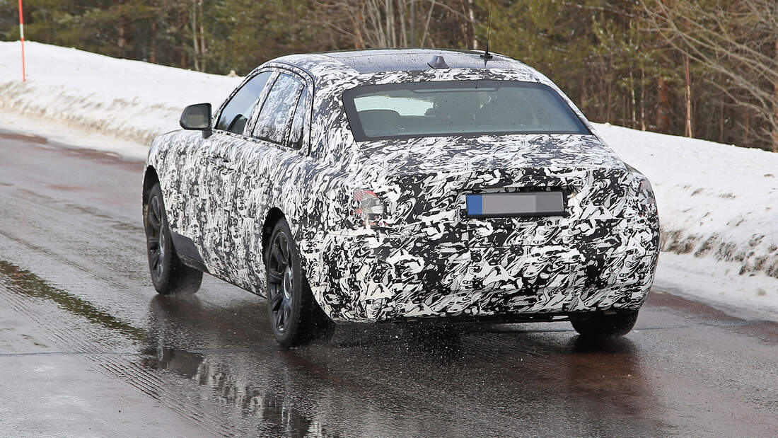 Neuer Rolls-Royce Ghost (EWB): Luxus-Liner mit mehr Radstand erwischt ...