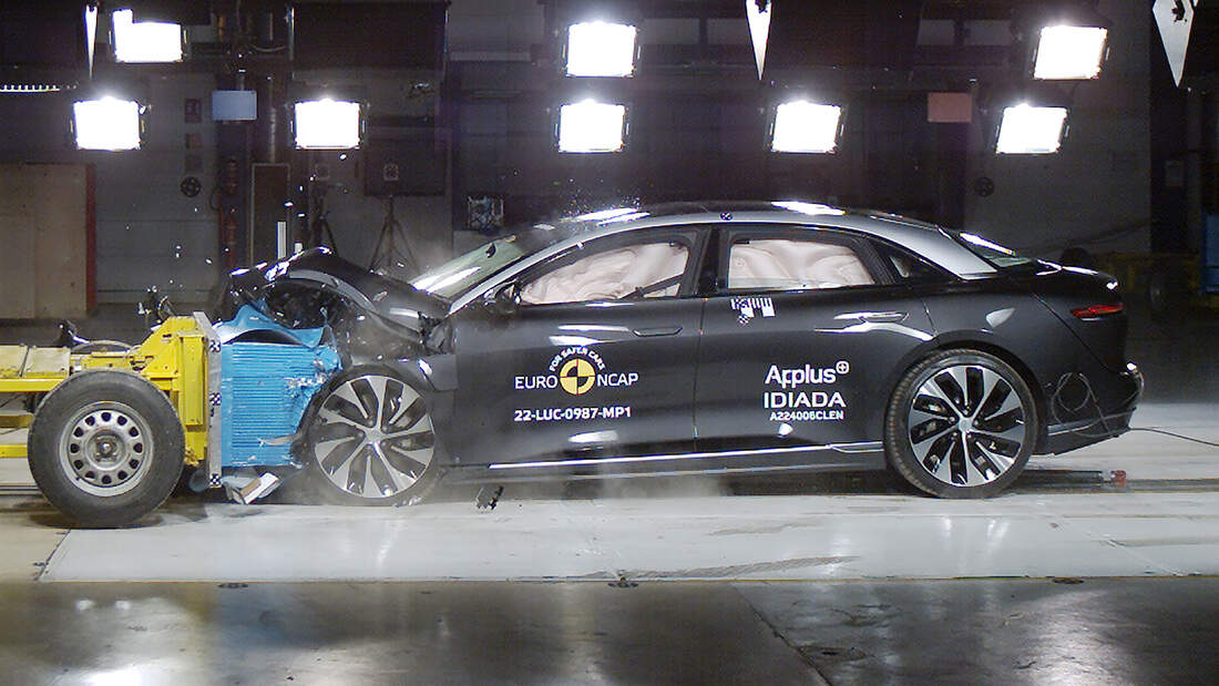 Erster weiblicher Crashtest-Dummy: Eva von Astrid Linder | AUTO MOTOR ...