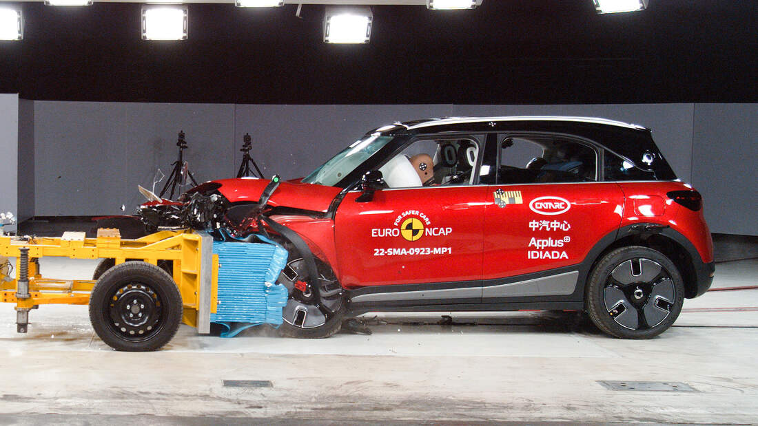 Erster weiblicher Crashtest-Dummy: Eva von Astrid Linder | AUTO MOTOR ...
