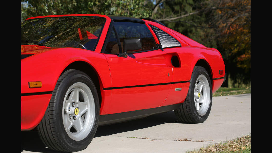 Ferrari 308 GTS Quattrovalvole: Fahren wie einst Magnum - auto motor ...