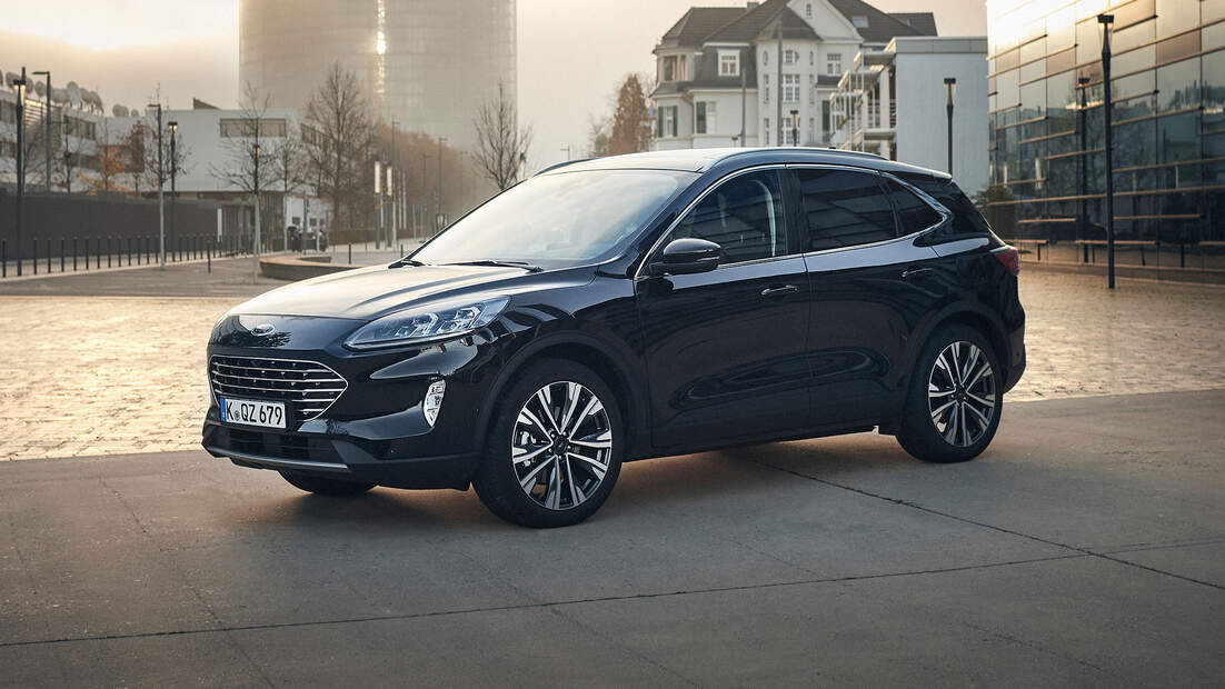 Ford kuga titanium hybrid store
