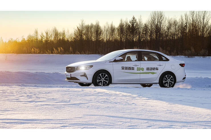 Geely Methanol Hybrid Emgrand fährt mit Alkohol | AUTO MOTOR UND SPORT