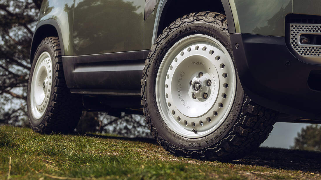 Land Rover Defender 90 Valiance als Cabrio von Heritage Customs | AUTO ...