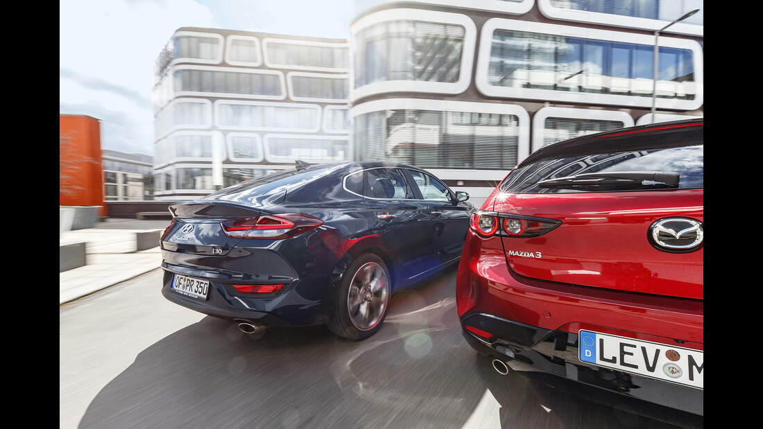 Vergleichstest: Hyundai i30 Fastback vs. Mazda 3 | AUTO MOTOR UND SPORT