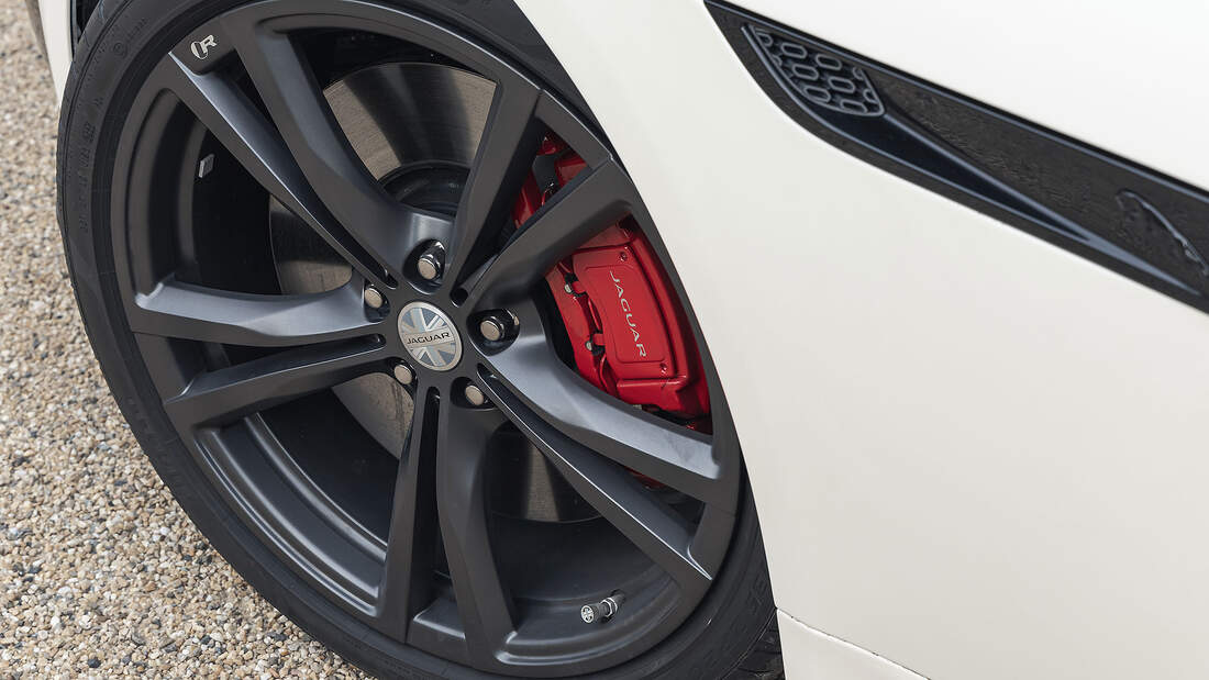 Jaguar F-Pace SVR und F-Type R Alpine Rally Edition | AUTO MOTOR UND SPORT