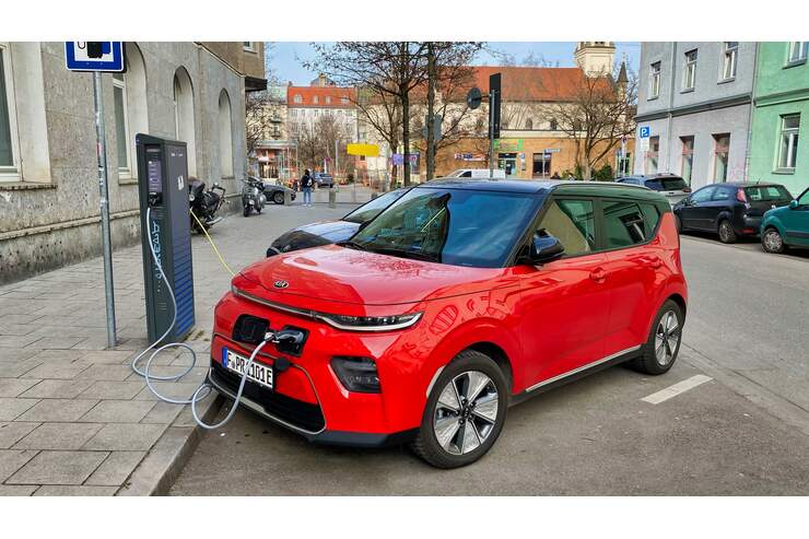Regeln: Parken für Elektroautos und Plug-in-Hybride | AUTO MOTOR UND SPORT