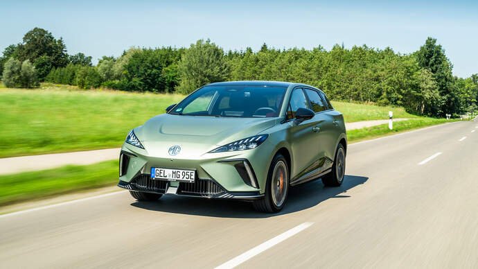 MG 4 aktuelle Tests & Fahrberichte - AUTO MOTOR UND SPORT