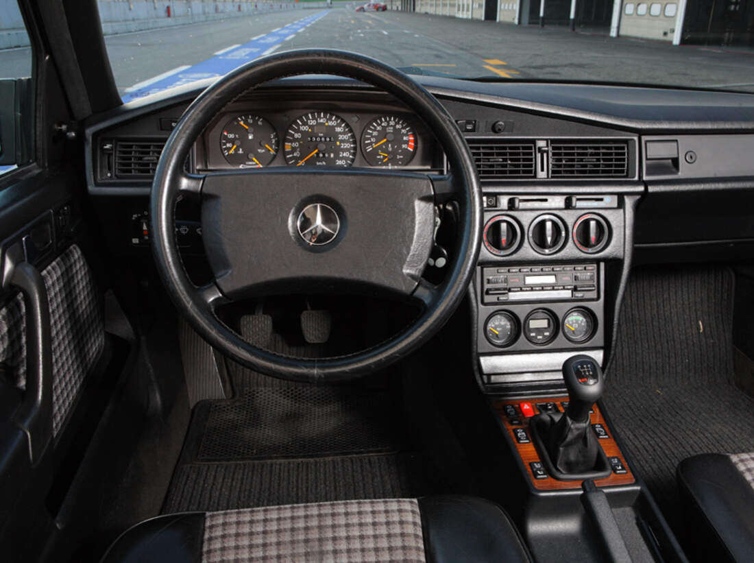 Mercedes 190 E 2.5-16 Evo II : Ellen Lohr im Evo-Baby-Benz - auto motor ...
