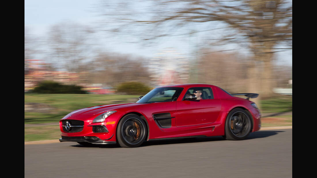 Mercedes 300 SL und SLS AMG Black Series: Zwei Stars im Big Apple ...