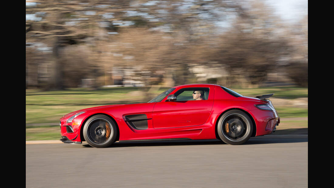 Mercedes 300 SL und SLS AMG Black Series: Zwei Stars im Big Apple ...