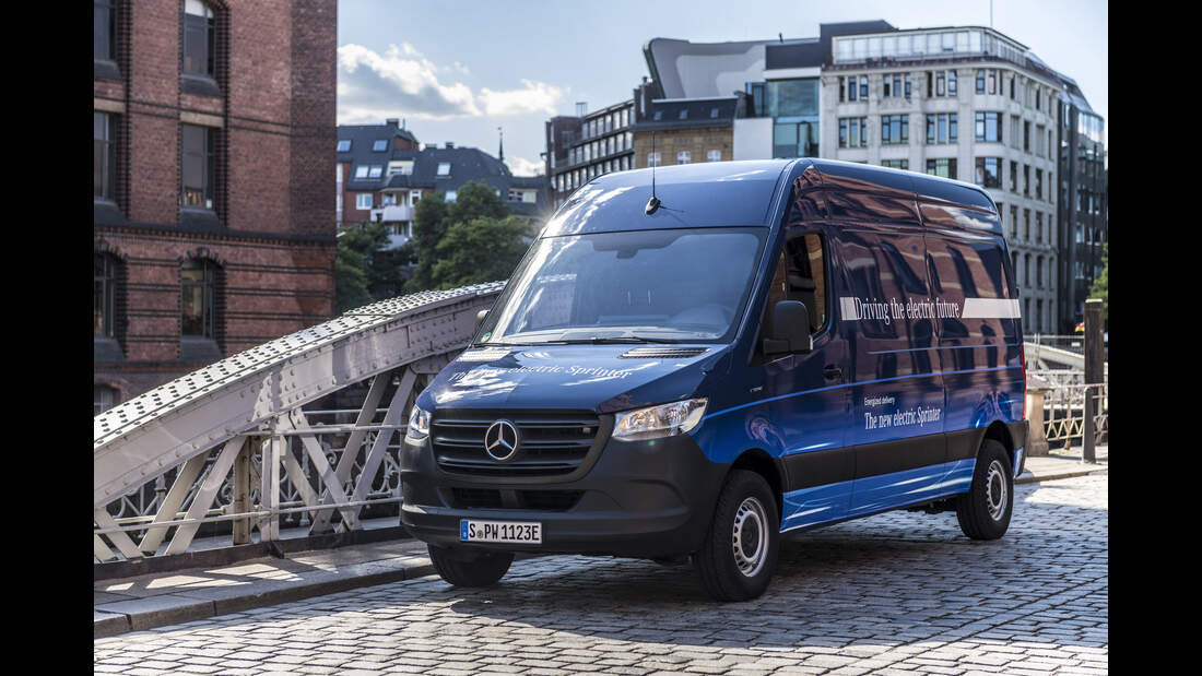 KTW auf Basis Mercedes eSprinter: Vollelektrischer Krankentransport ...