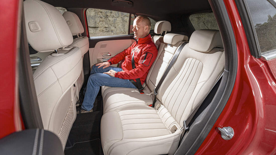 VW T-Roc gegen Mercedes GLA und Volvo XC40 im Test | AUTO MOTOR UND SPORT