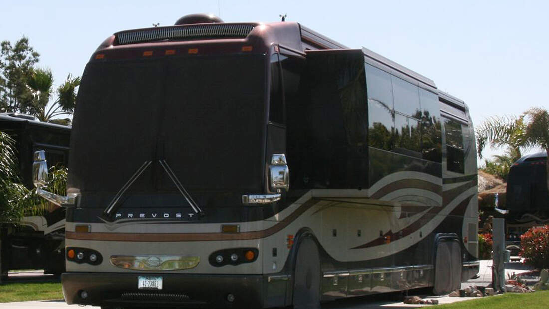 Faszination Mega-Wohnmobile: Die größten Luxusvillen auf Rädern | AUTO ...