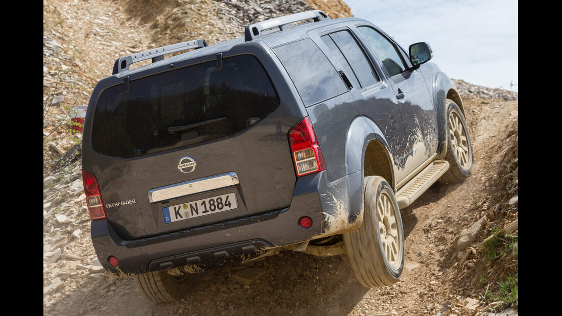 Pajero, Pathfinder, Defender und Landcruiser: SUV-Urgesteine im Gelände ...