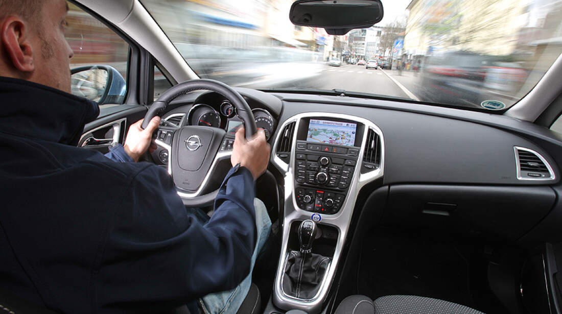 Opel Astra Sports Tourer und Insignia Sports Tourer im Vergleich - auto ...