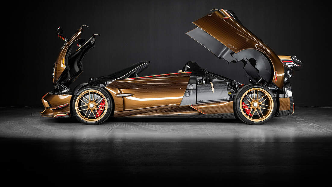 Golden Pagani The Pagani Huayra R: Motorsport Elegance Goes Under The