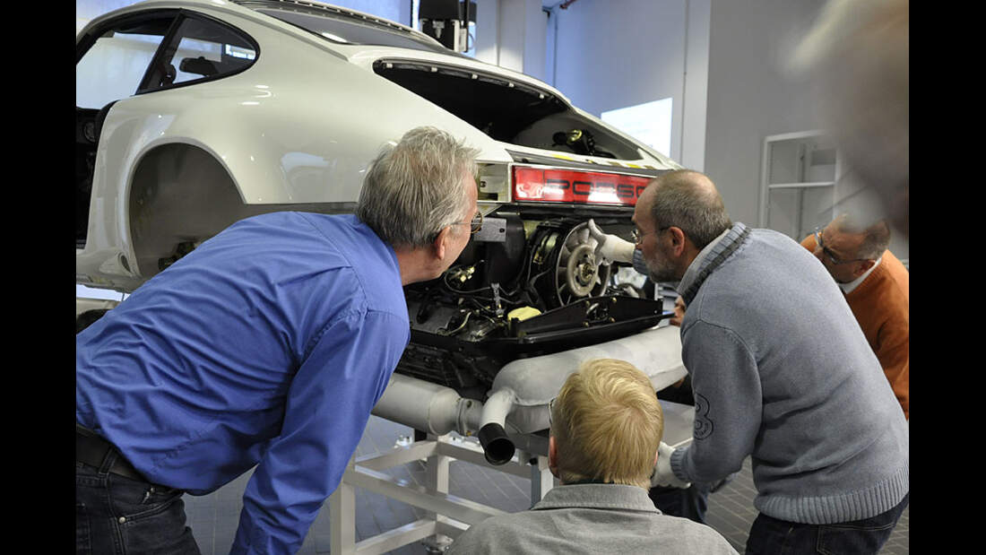 Porsche Workshop Teil 3 - Hochzeitstag für den Porsche 911 CS | AUTO ...