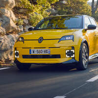 Renault 5 E-Tech Electric (2024): Ist der elektrische Retro-Knirps eine ...