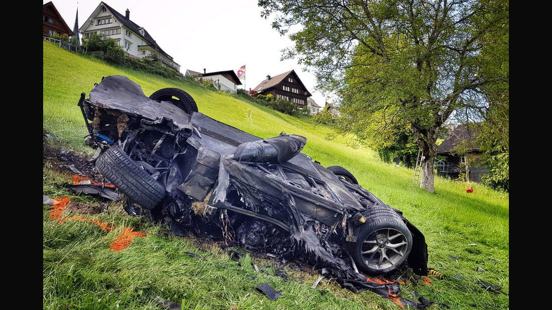 "The Grand Tour": Richard Hammond crasht mit 1.100-PS-Auto - auto motor ...