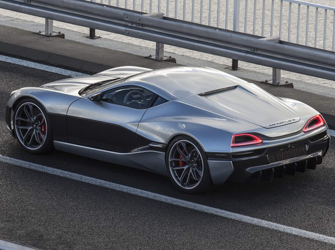 "The Grand Tour": Richard Hammond crasht mit 1.100-PS-Auto - auto motor ...