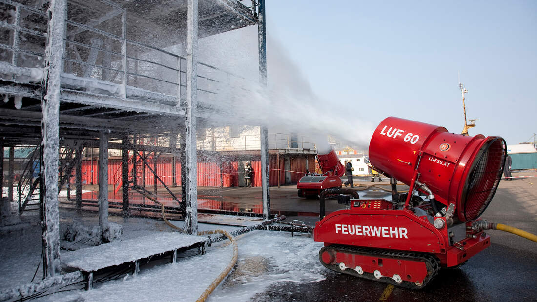 TAF35 / LUF 60 & Micro: Brandbekämpfung per Fernbedienung | AUTO MOTOR ...