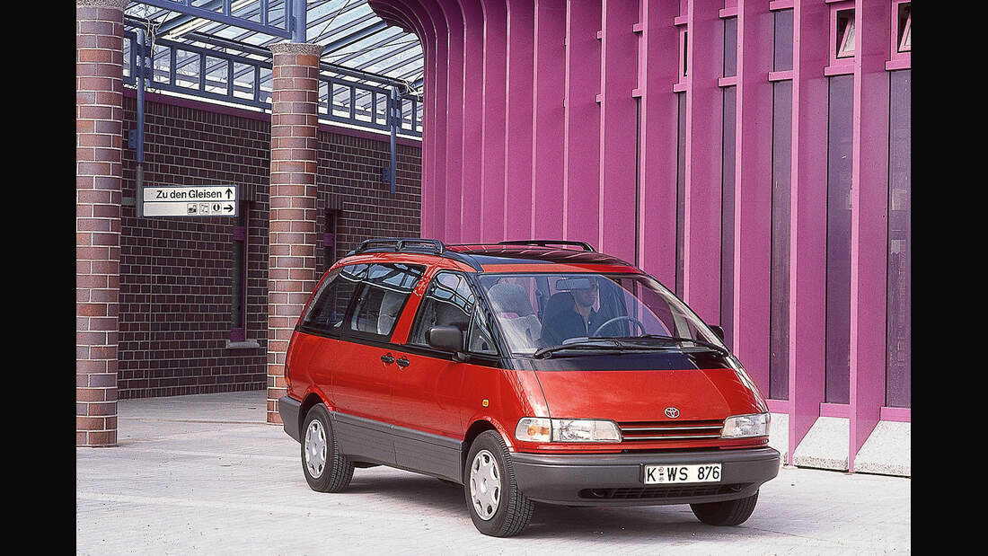 Toyota Previa: Mittelmotor-Van mit Hinterradantrieb - auto motor und sport
