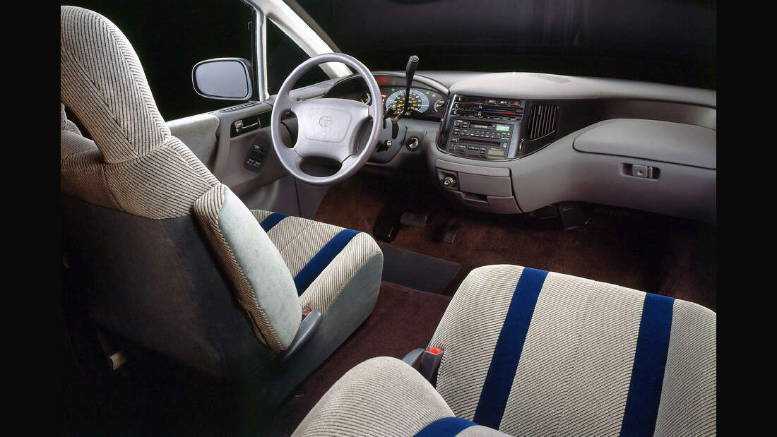 Toyota Previa: Mittelmotor-Van mit Hinterradantrieb - auto motor und sport