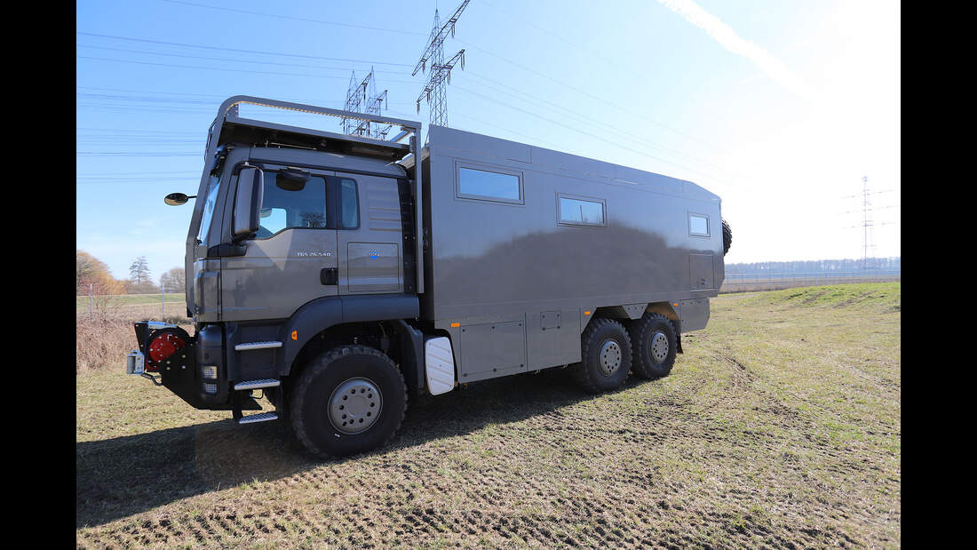 Unicat MAN TGS 6x6 Expeditionsmobil: Eine Burg geht auf Reisen | AUTO ...