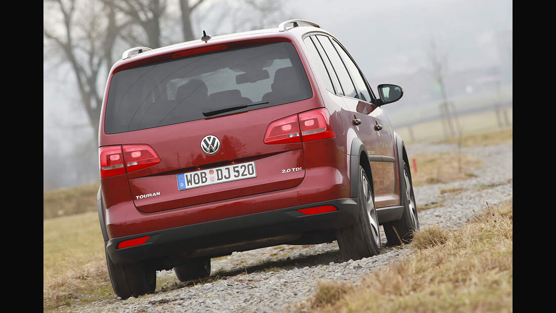 VW Cross Touran Fahrbericht: Familienvan im Offroad-Look - auto motor ...