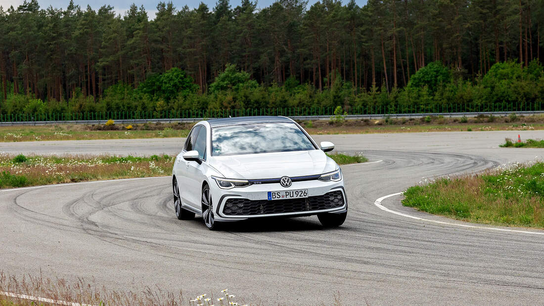 Mitfahrt VW Golf 8 GTI / GTE: Welcher GT-Golf reizt mehr? | AUTO MOTOR ...
