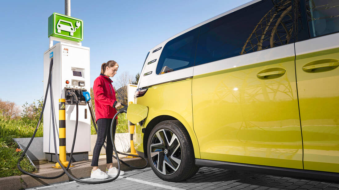 VW ID.Buzz im Test: Ist er ein echter Bus? | AUTO MOTOR UND SPORT