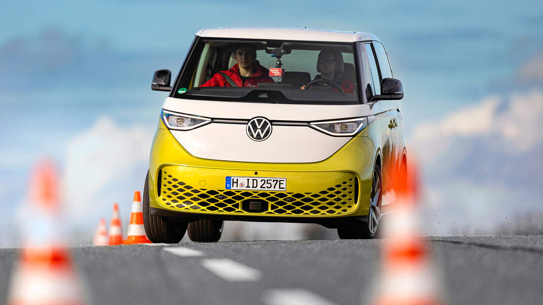VW ID.Buzz im Test: Ist er ein echter Bus? | AUTO MOTOR UND SPORT