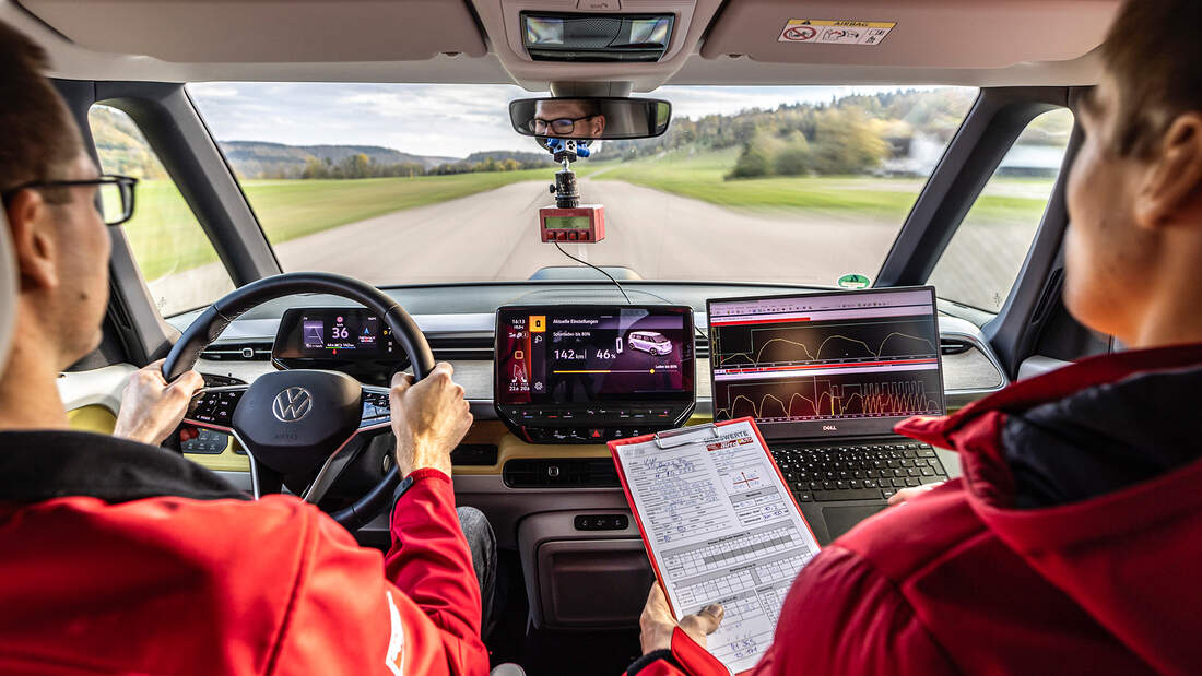 VW ID.Buzz im Test: Ist er ein echter Bus? | AUTO MOTOR UND SPORT