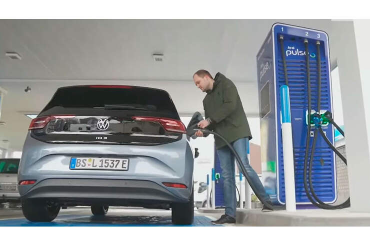 VW Power Day: Einheitsbatterien & Schnellladenetz | AUTO MOTOR UND SPORT