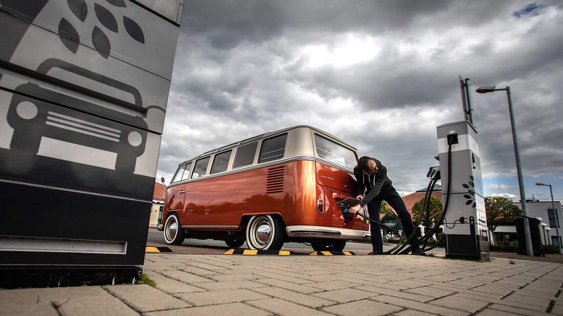 VW T1 E-Bulli Fahrbericht: So fährt der Elektro-Samba - auto motor und ...