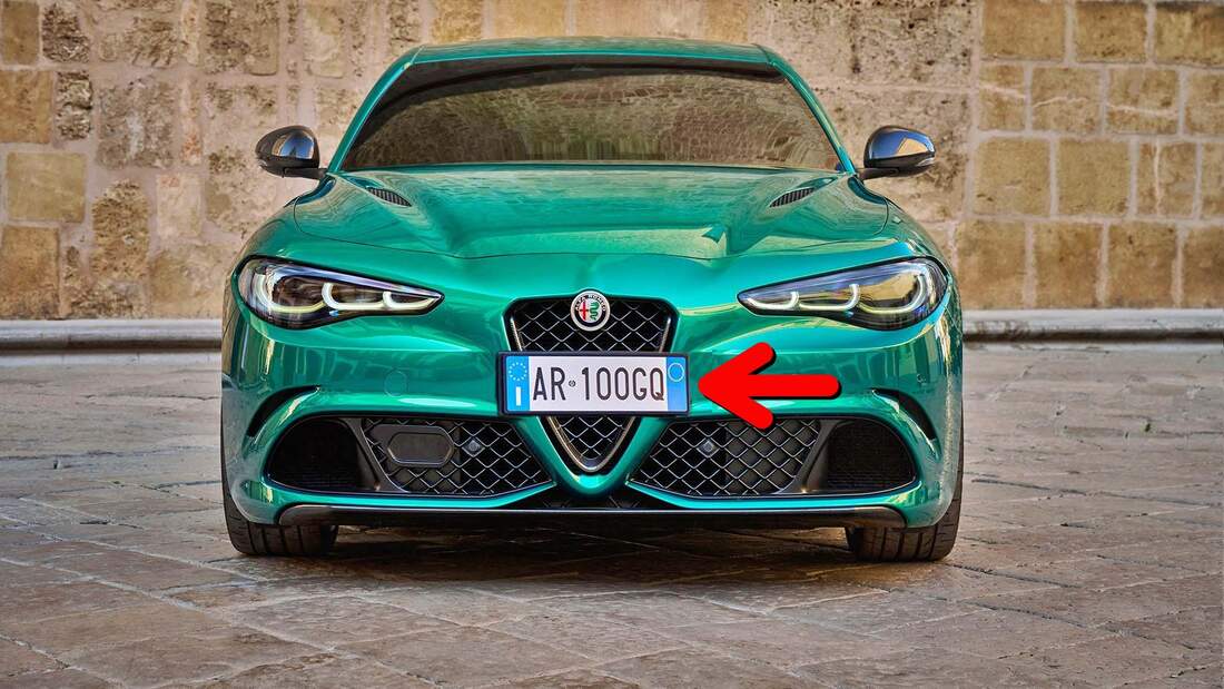 Versetztes Kennzeichen: Alfa Romeo stellt auf zentral um | AUTO MOTOR ...