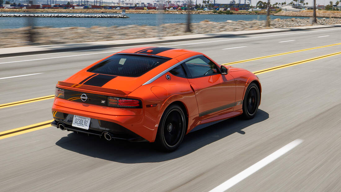 Nissan Z Heritage Edition: 240Z-Hommage in Knallorange | AUTO MOTOR UND ...